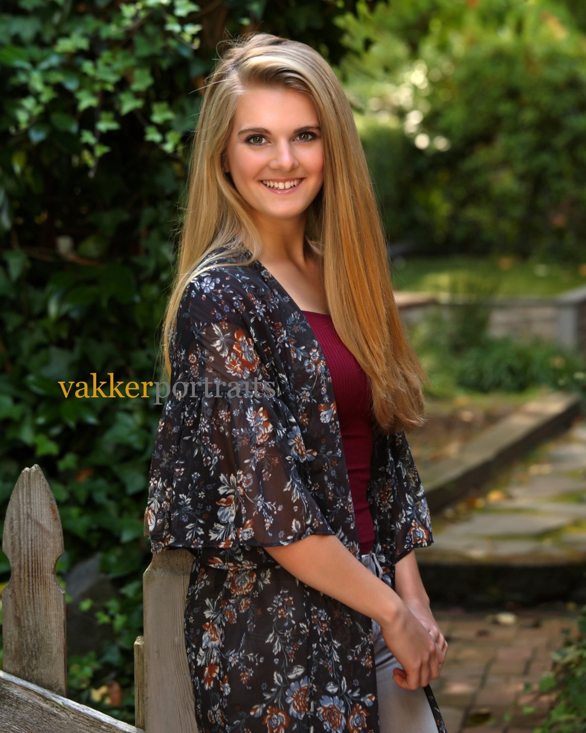 Jessica G. - Cedar Crest High School - Vakker Portraits