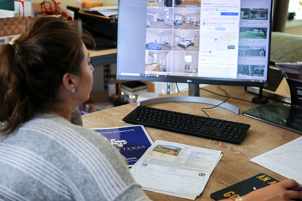 Kristen Kotowski, Rockstar Realtor - Michelle DeLurme Photography