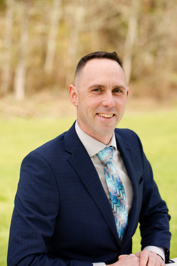 Indoor vs. Outdoor Headshots: Which One Suits Your Professional Persona ...
