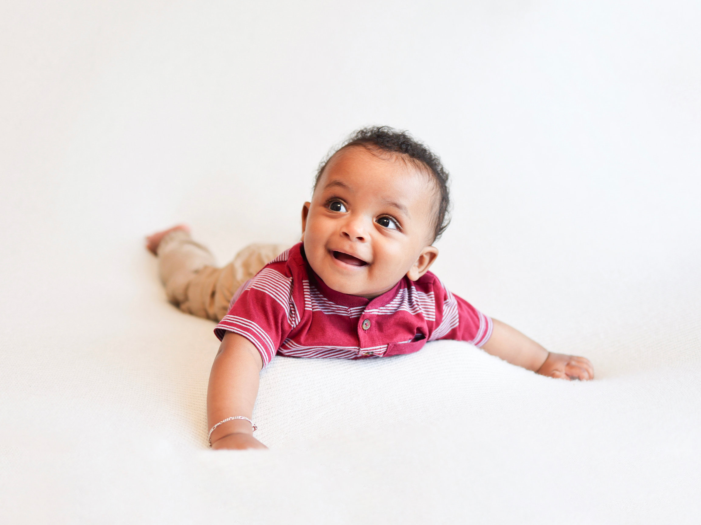 Six month baby pose ideas for photo session-Winnipeg baby photographer ...