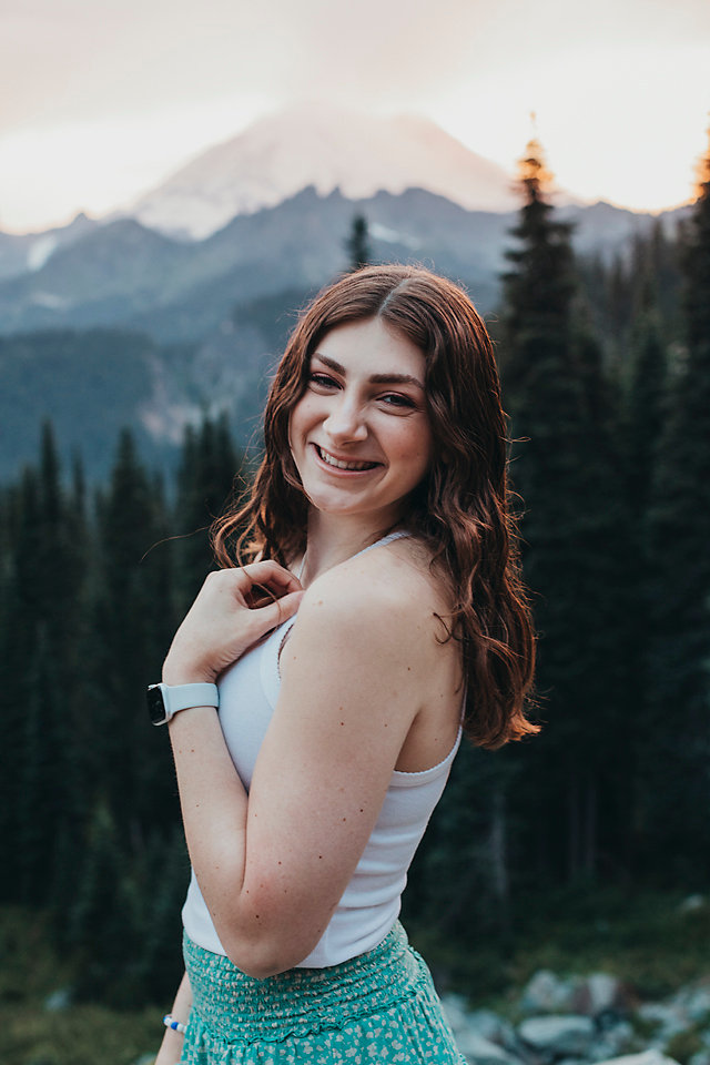 Hayley, Buckley Senior Photographer - Jennifer Tibbetts Photography