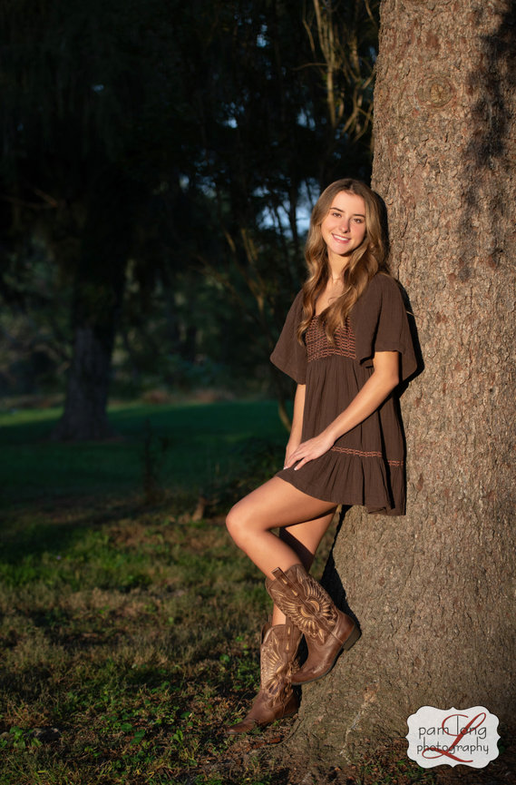Peyton's senior portraits Class of 2022 - Pam Long Photography