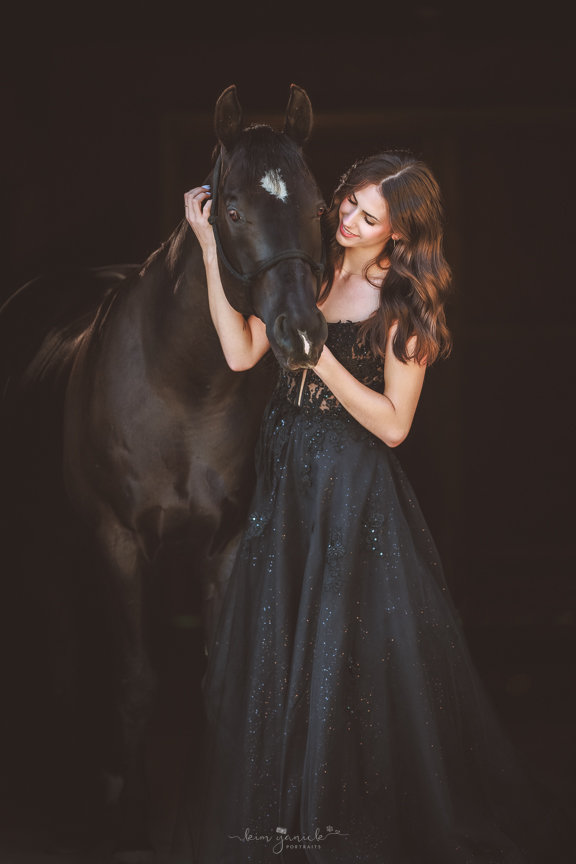 Capturing Cayle's Graduation - Kim Yanick Portraits