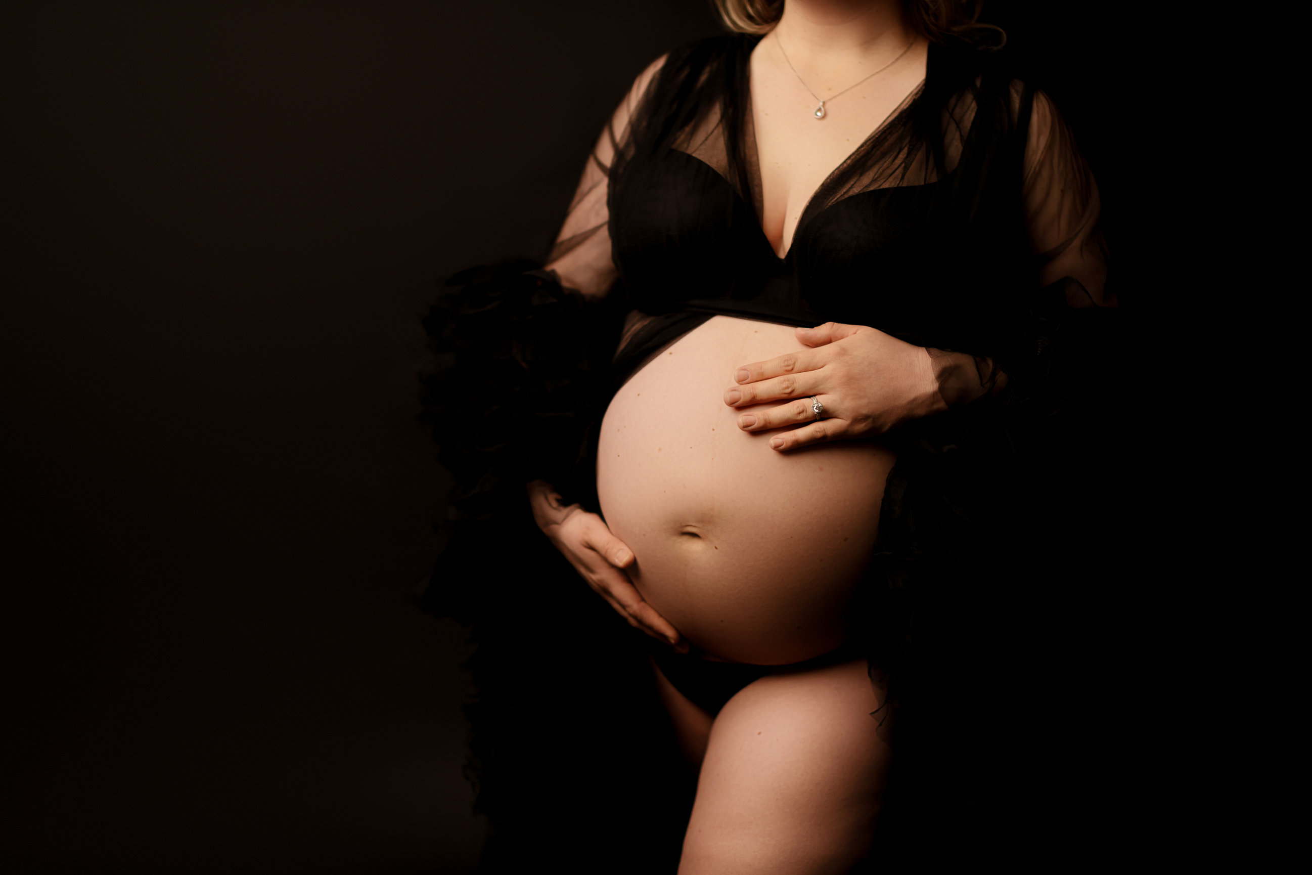 Calgary Maternity Photographer | Hocus Focus Photography