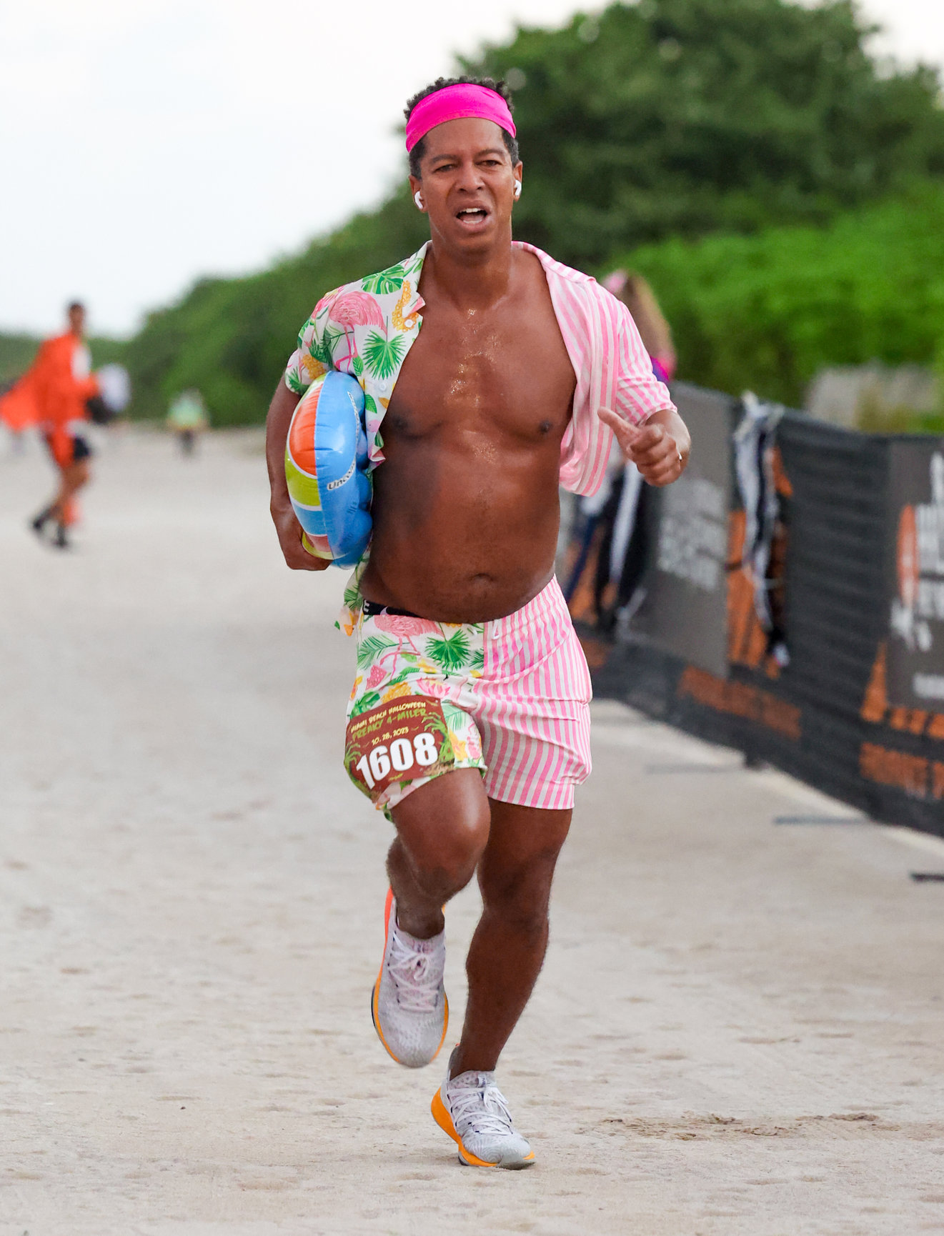 MIAMI BEACH HALLOWEEN HALF MARATHON & FREAKY 4-MILER 2023 - JP Pedicino ...