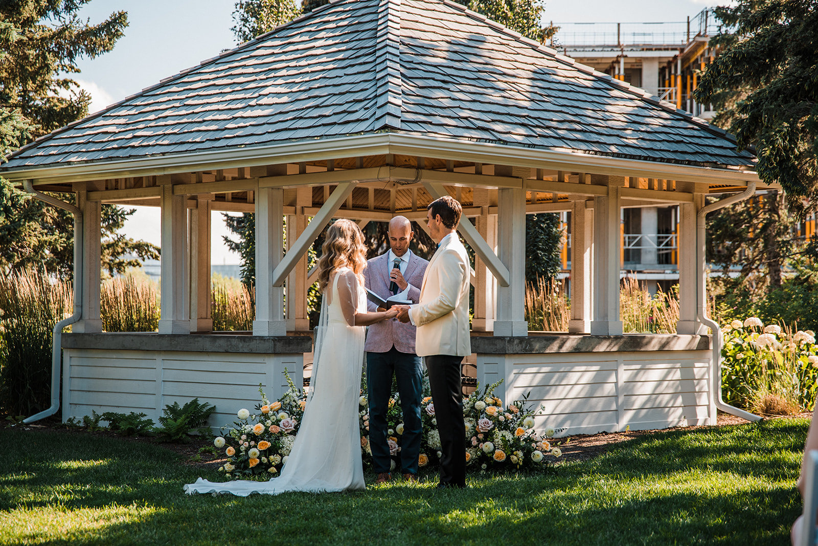 Garden Wedding in Calgary at The Inn On Officers' Garden